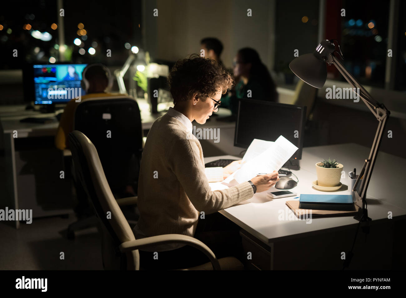 People group table lamp hi-res stock photography and images - Alamy