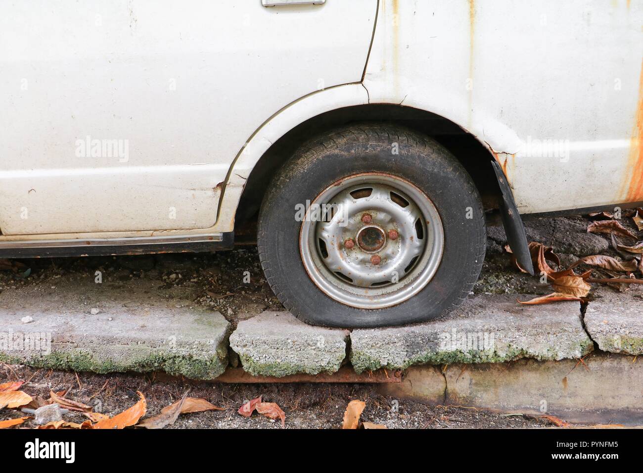 Cracked car tyre hi-res stock photography and images - Alamy