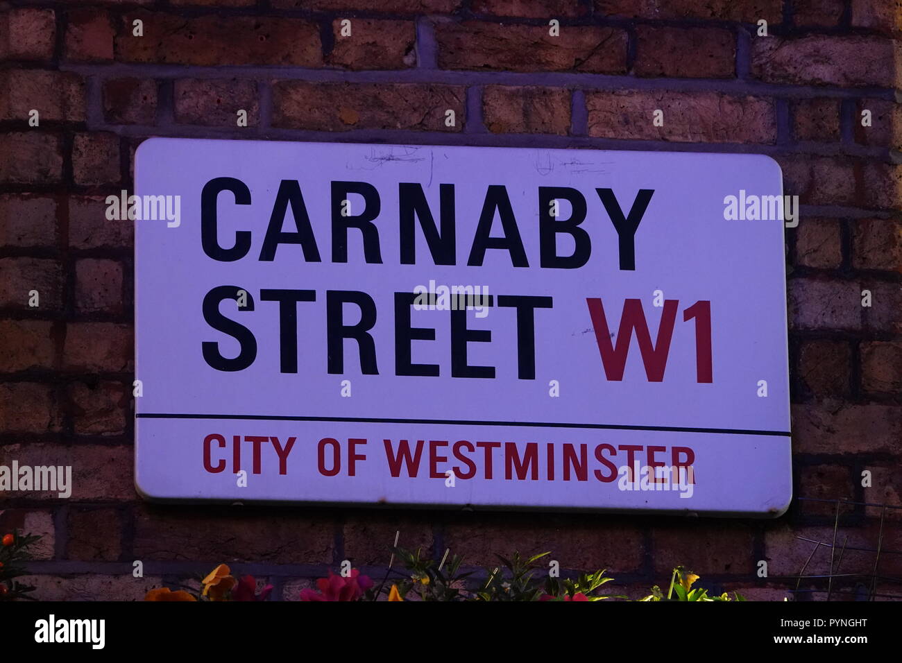 Carnaby street road sign hi-res stock photography and images - Alamy