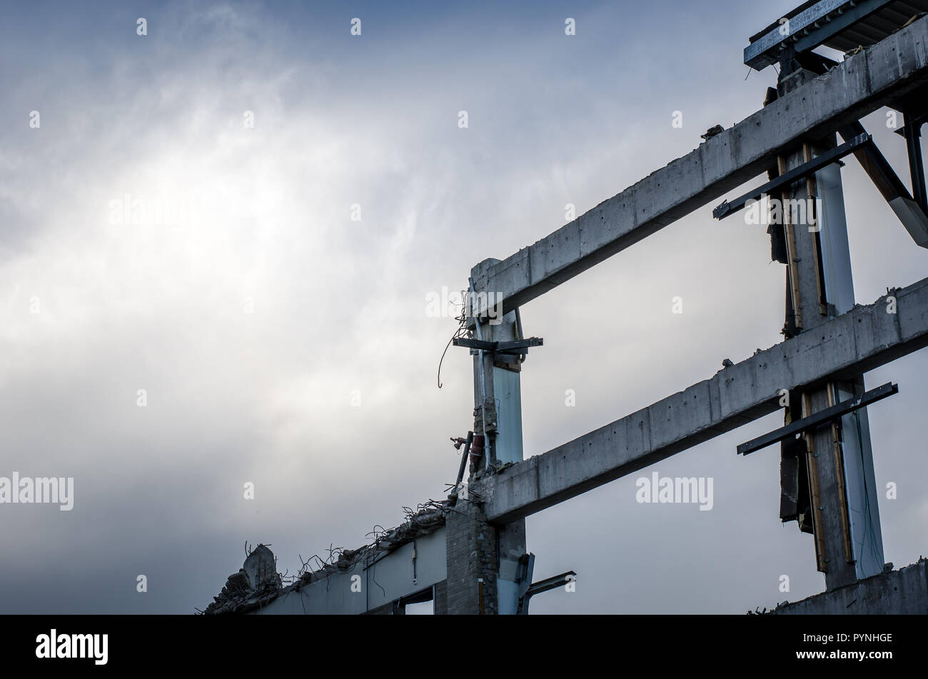 Building demolition by implosion hi-res stock photography and images ...