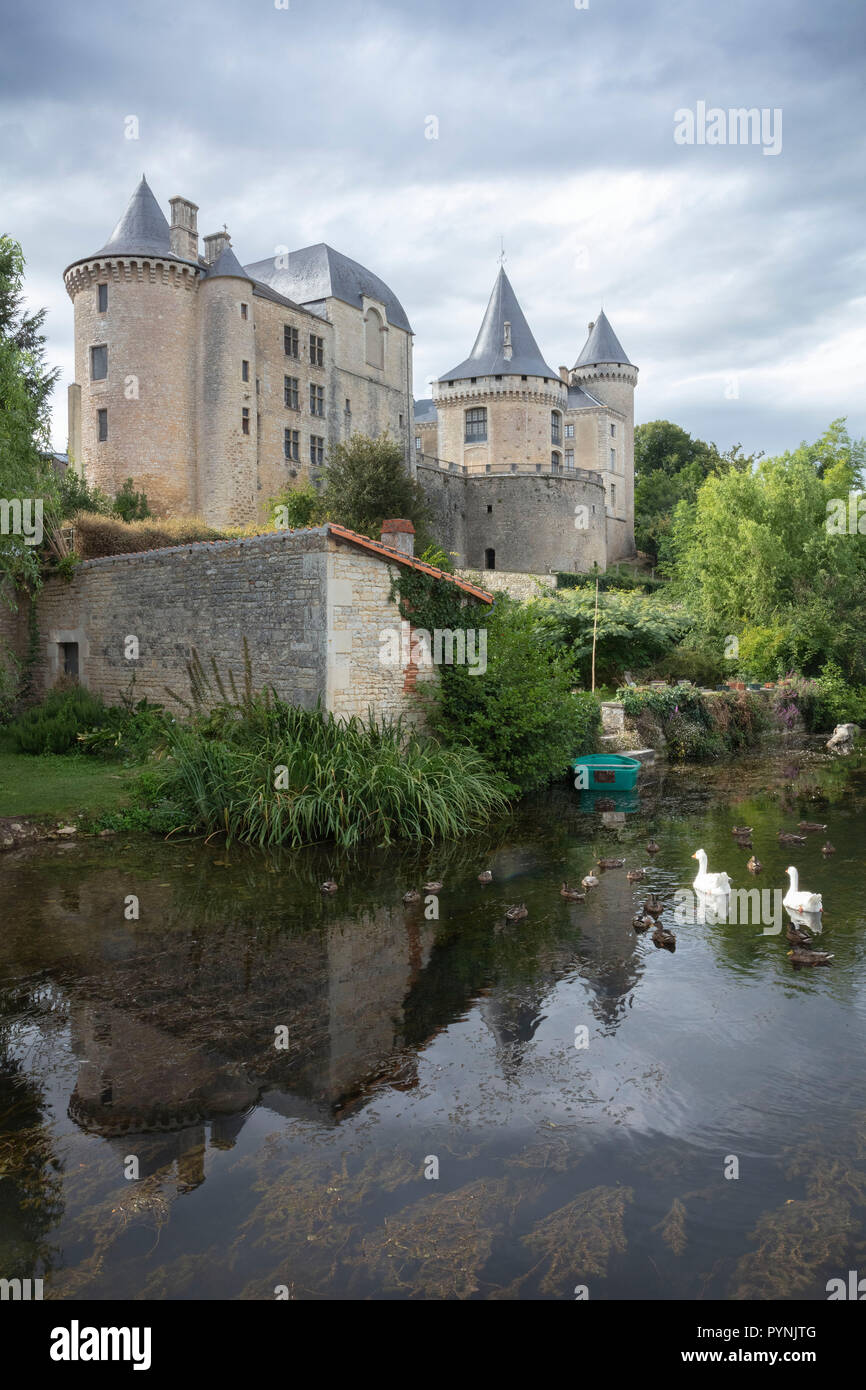 Chateau de verteuil hi-res stock photography and images - Alamy