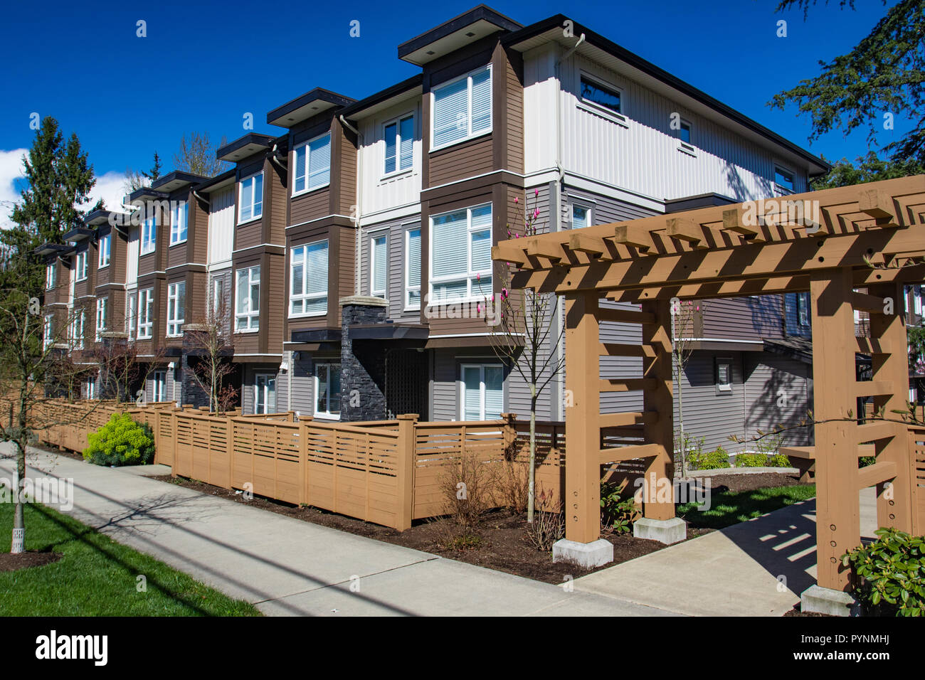Low rise apartment block hi-res stock photography and images - Alamy