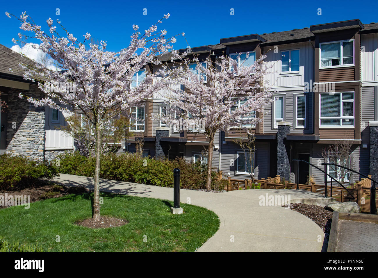 Modern low rise architecture hi-res stock photography and images - Alamy