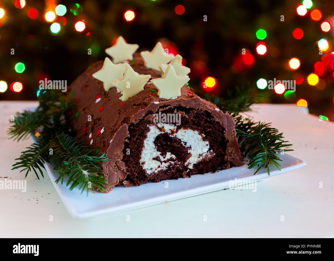 Traditional yule log hi-res stock photography and images - Alamy