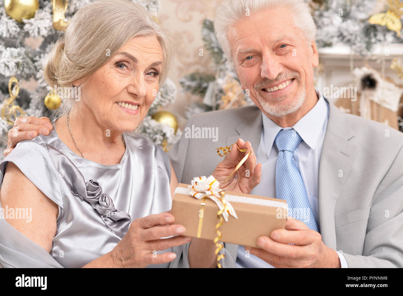 Old couple christmas hi-res stock photography and images - Alamy