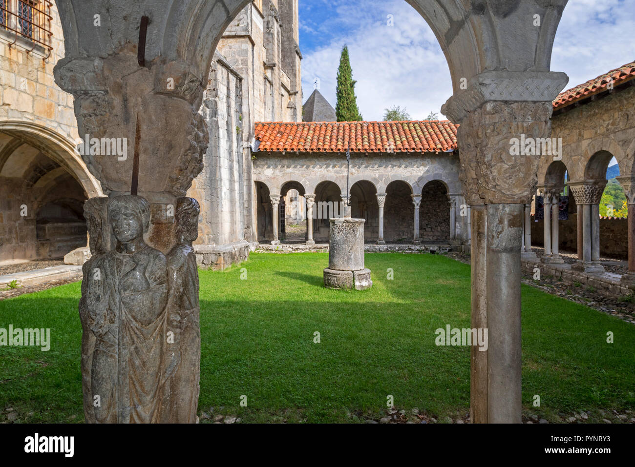 Cathédrale notre dame de saint bertrand de comminges hi-res stock ...