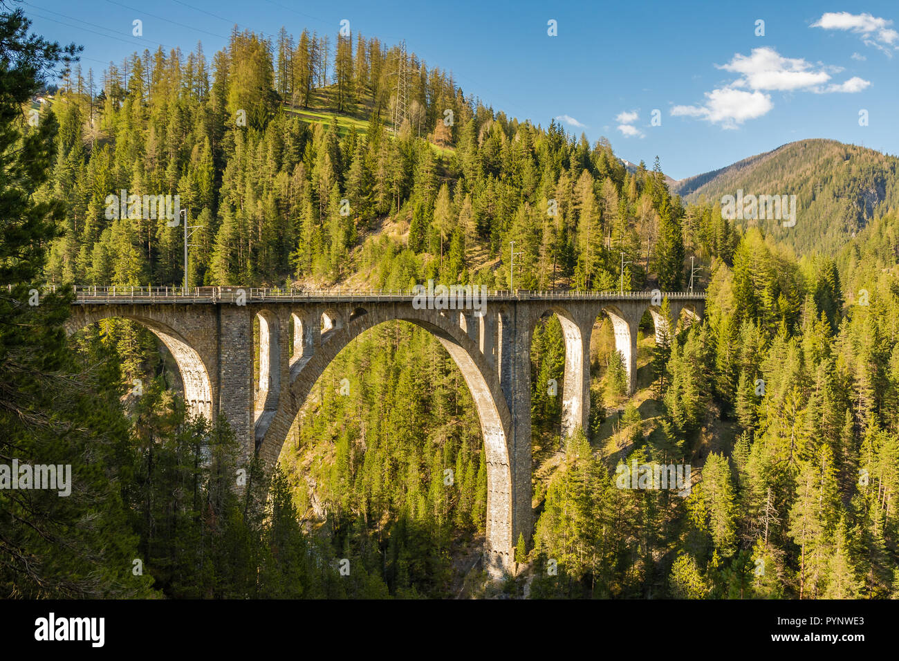 Viaduct curve hi-res stock photography and images - Alamy