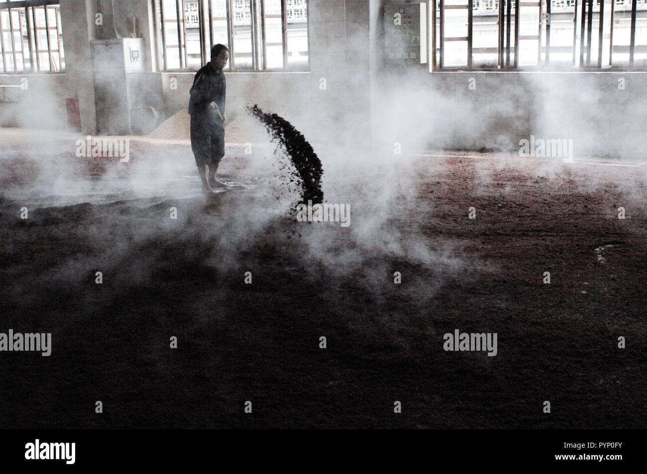 Moutai worker hi-res stock photography and images - Alamy