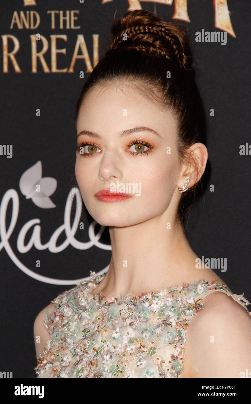 Mackenzie Foy at the World Premiere of Disneys' "The Nutcracker And The ...