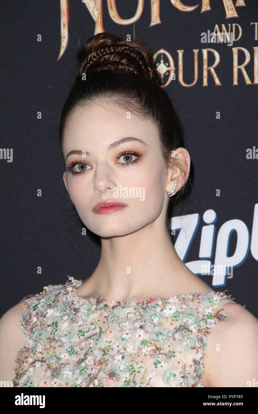 Mackenzie Foy 10/29/2018 The World Premiere of "The Nutcracker and The ...
