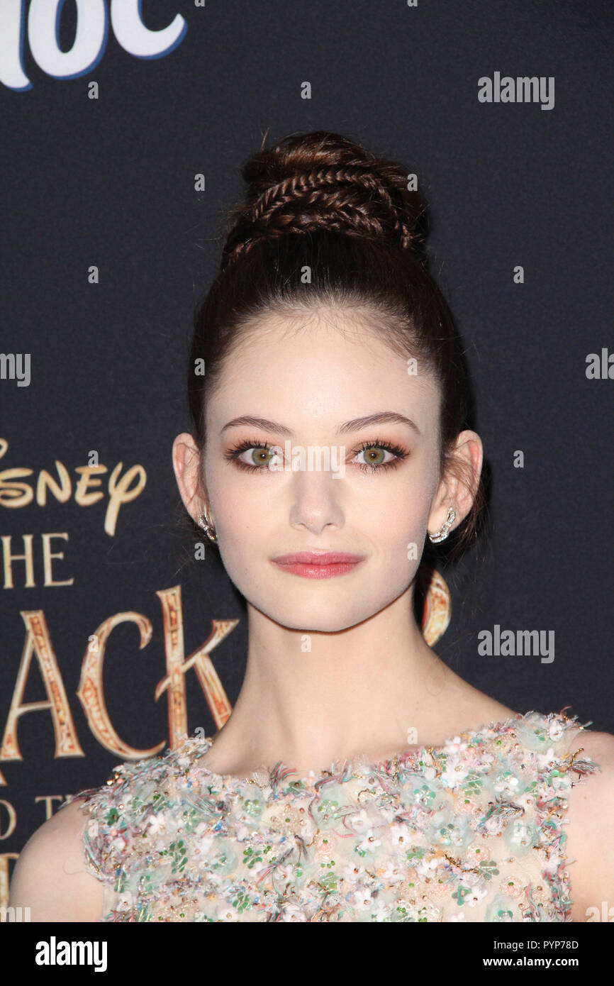Mackenzie Foy 10/29/2018 The World Premiere of "The Nutcracker and The ...
