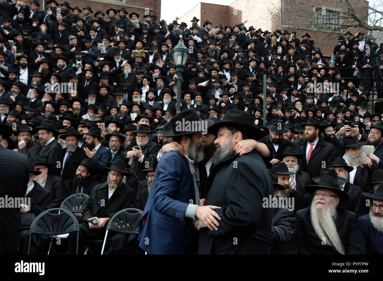 NEW YORK, NY - NOVEMBER 20: Thousands Rabbis pose for a group photo in ...