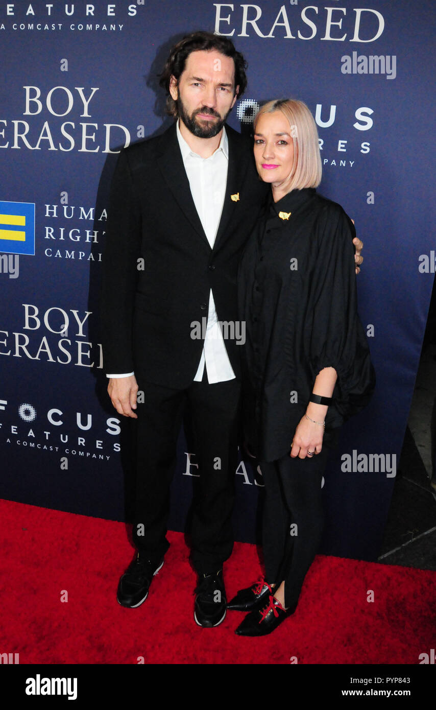 LOS ANGELES, CA - OCTOBER 29: Actor Nash Edgerton and wife Carla ...