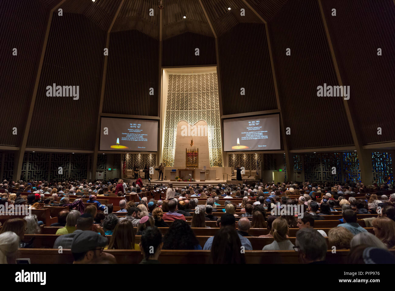 Reform synagogue women hi-res stock photography and images - Alamy