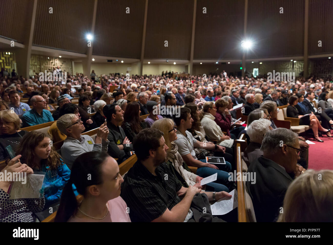 Reform synagogue women hi-res stock photography and images - Alamy