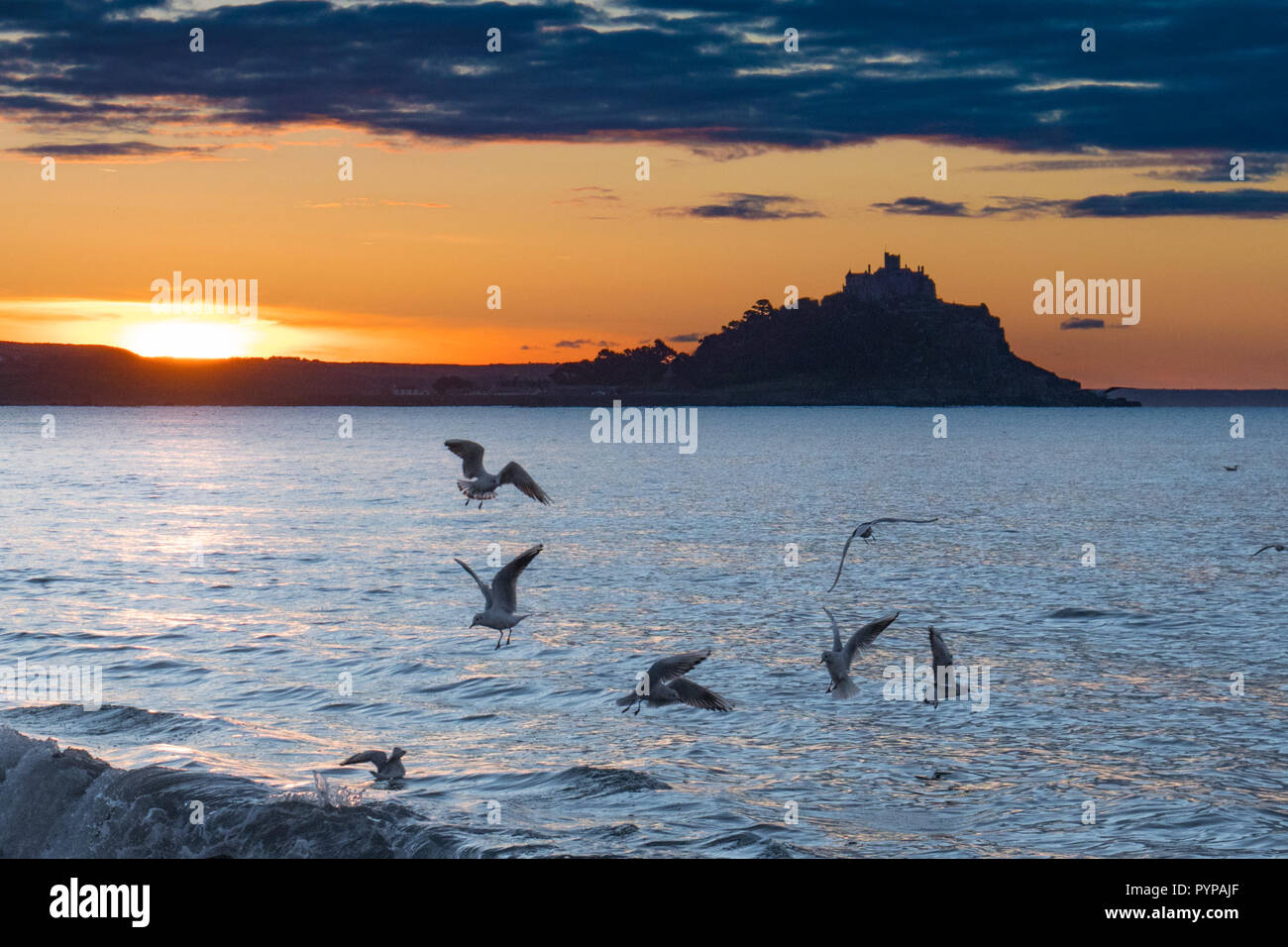Longrock, Cornwall, UK. 30th Oct, 2018. UK Weather. Sunrise on the ...