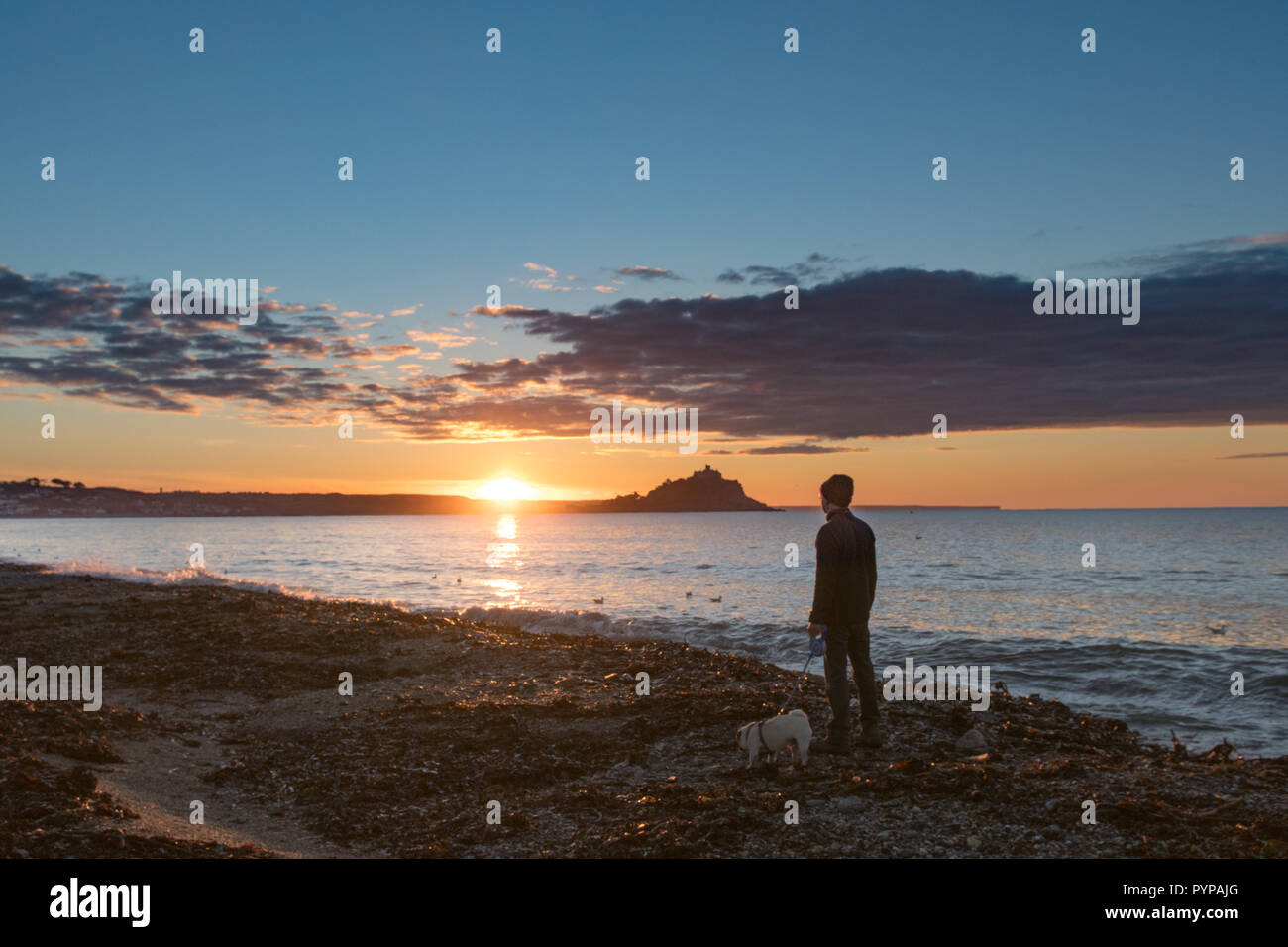 2018 uk weather sunrise beach longrock hi-res stock photography and ...