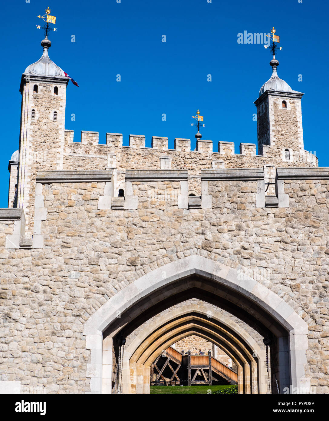 View of Gateway to Entrance to The White Tower, Tower of London, London ...