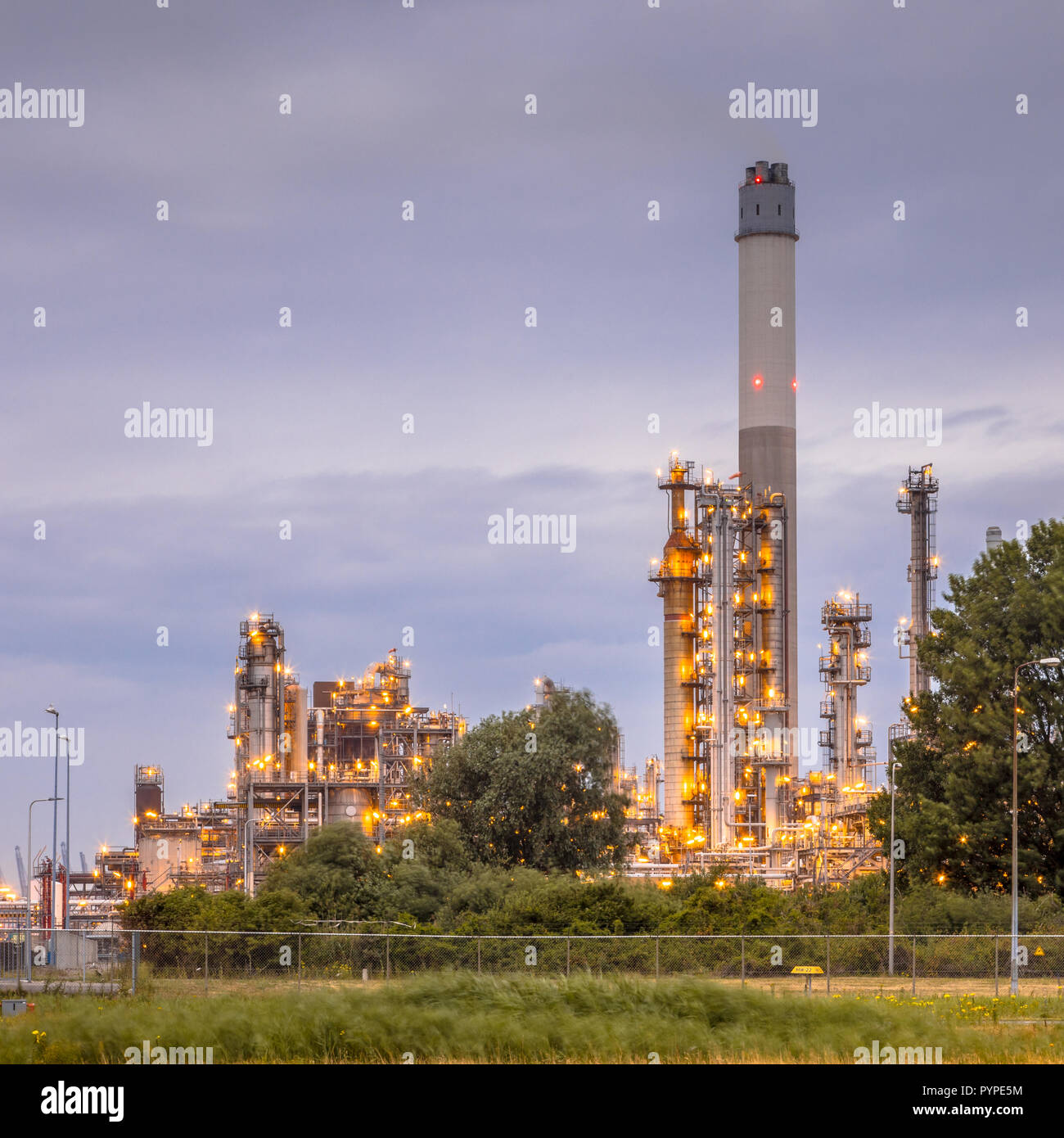 Pernis refinery hi-res stock photography and images - Alamy