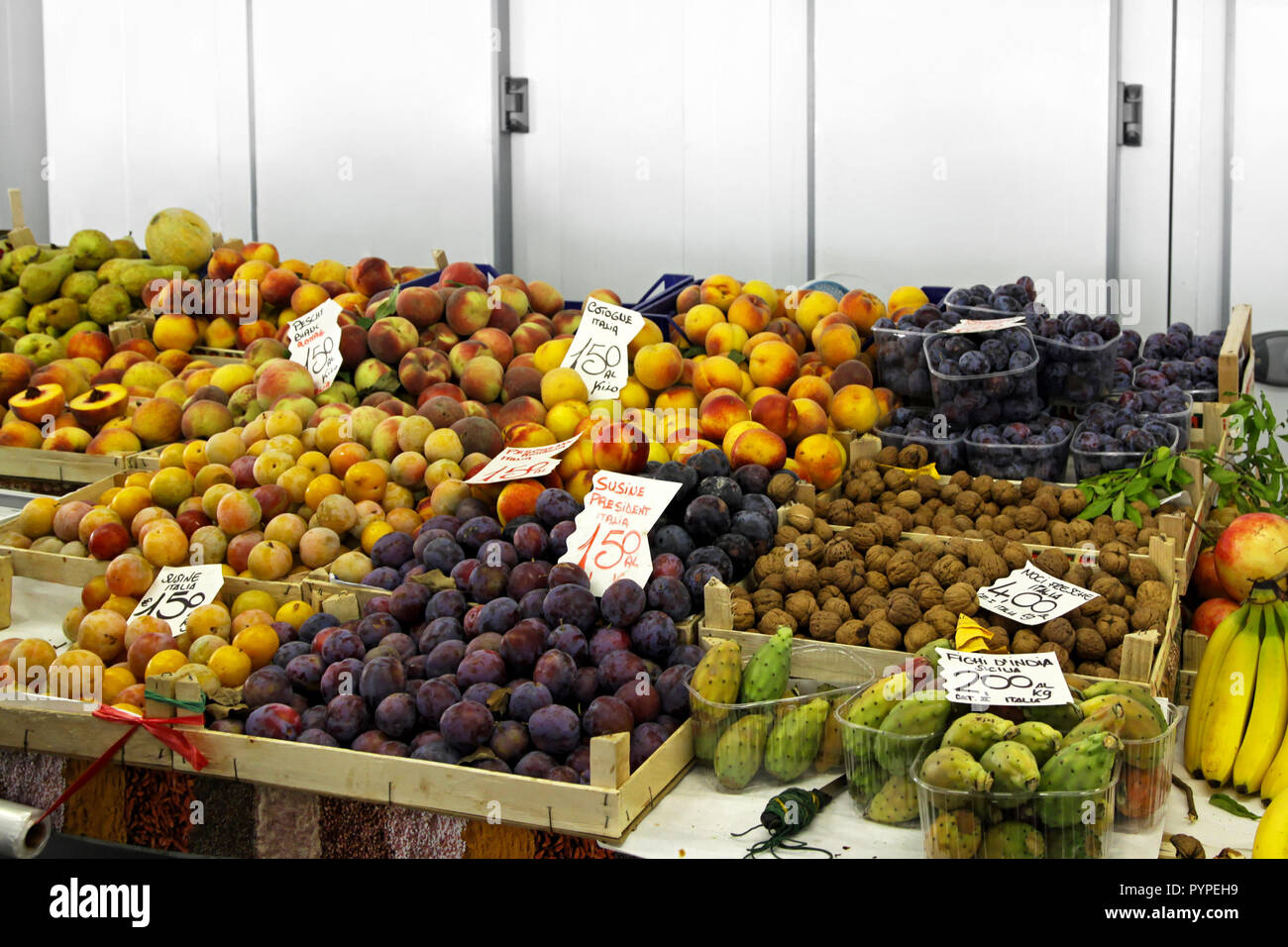 All kind of fresh fruits at farmers market Stock Photo - Alamy