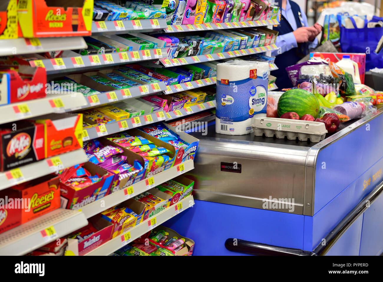 Checkout conveyor belt hi-res stock photography and images - Alamy