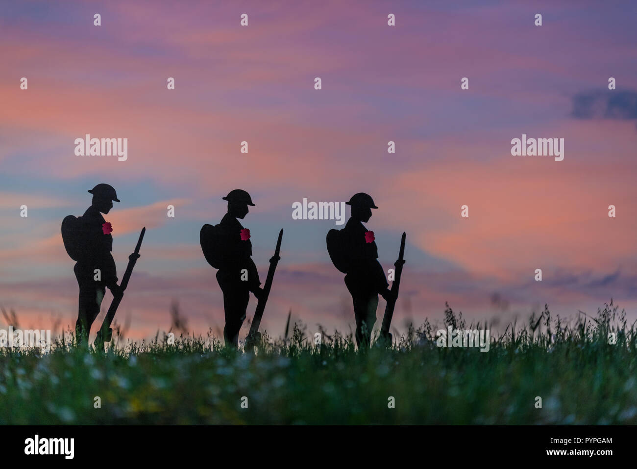 Remembrance day soldiers silhouette hi-res stock photography and images ...