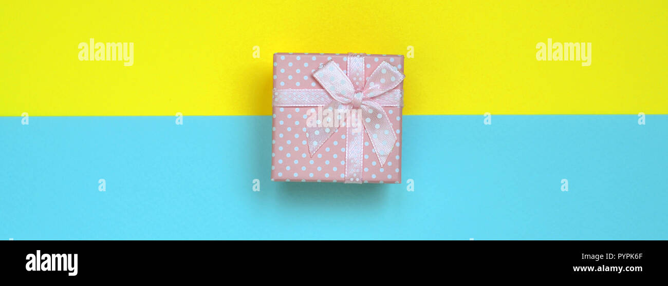 Small pink gift box lie on texture background of fashion pastel blue ...