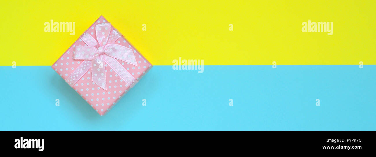 Small pink gift box lie on texture background of fashion pastel blue ...
