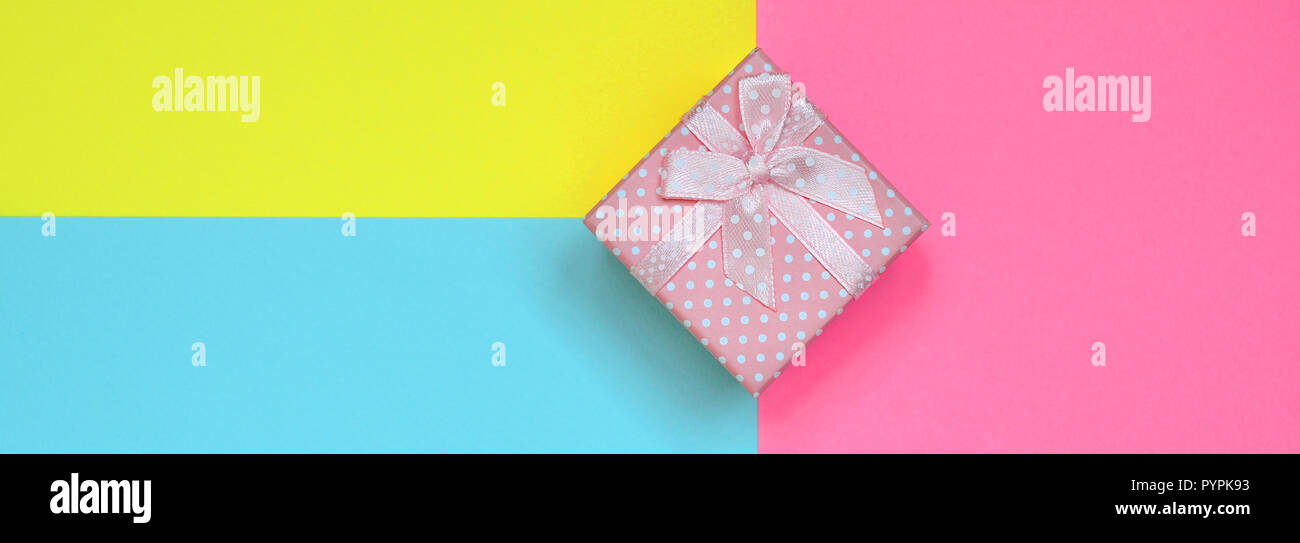 Small pink gift box lie on texture background of fashion pastel blue ...