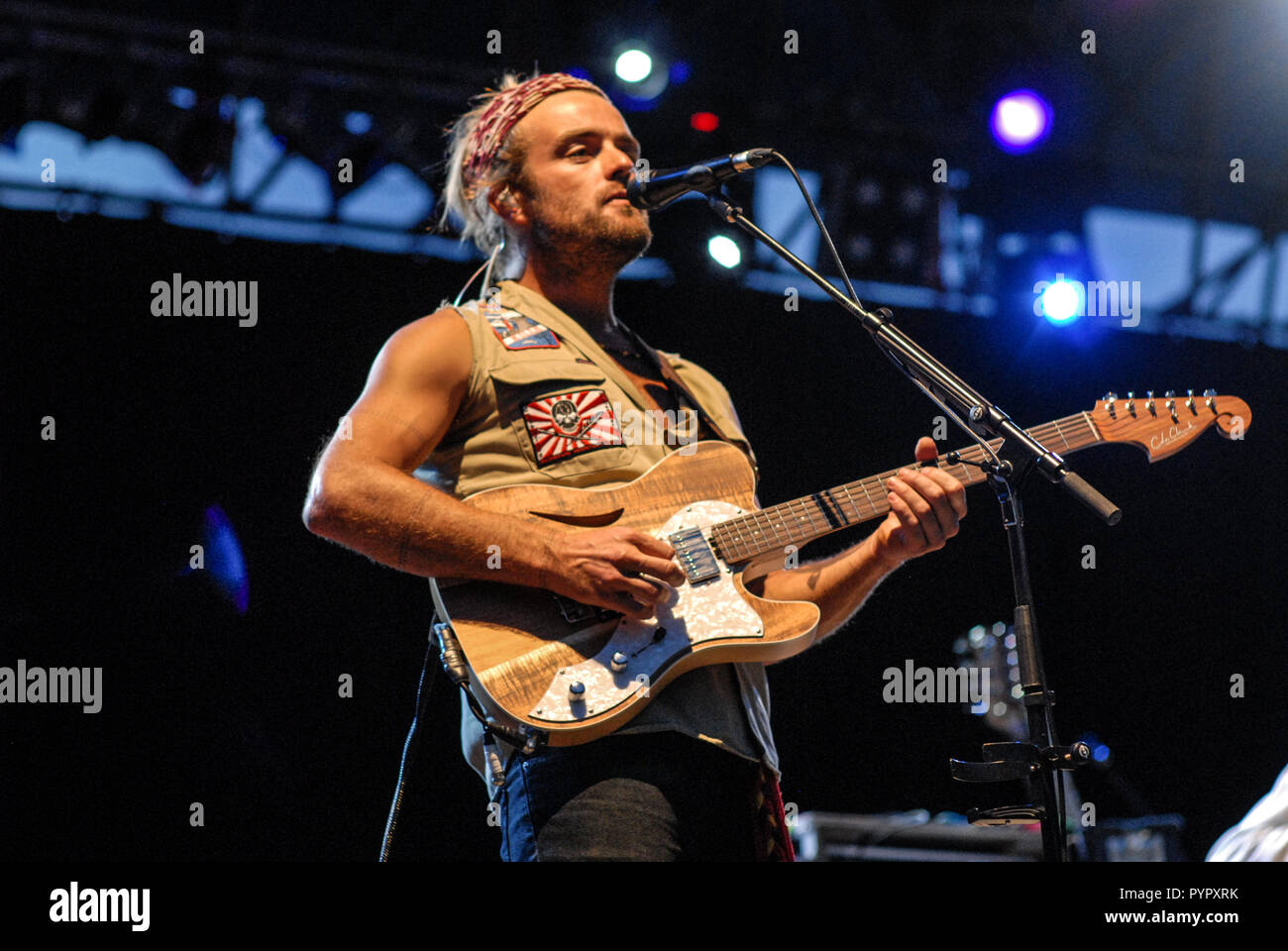 Xavier rudd music hi-res stock photography and images - Alamy