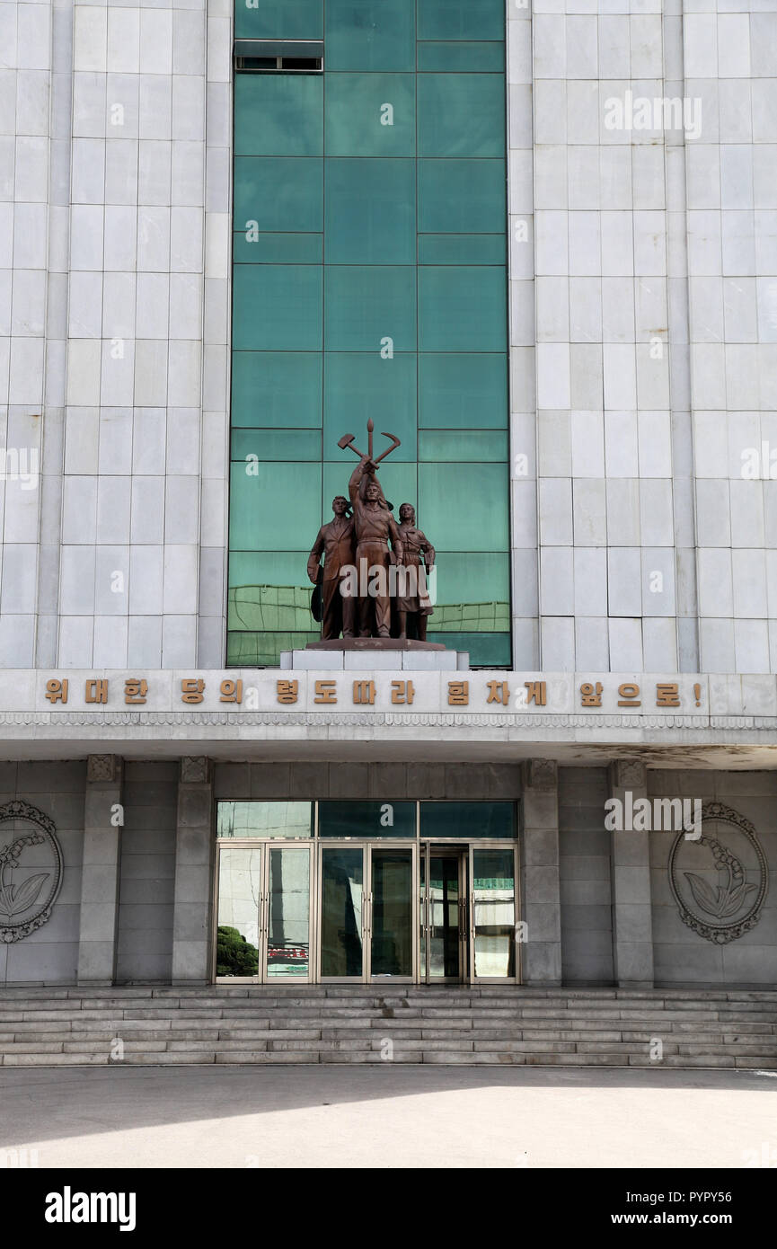 Entrance to Mansudae Art Studio in Pyongyang Stock Photo - Alamy