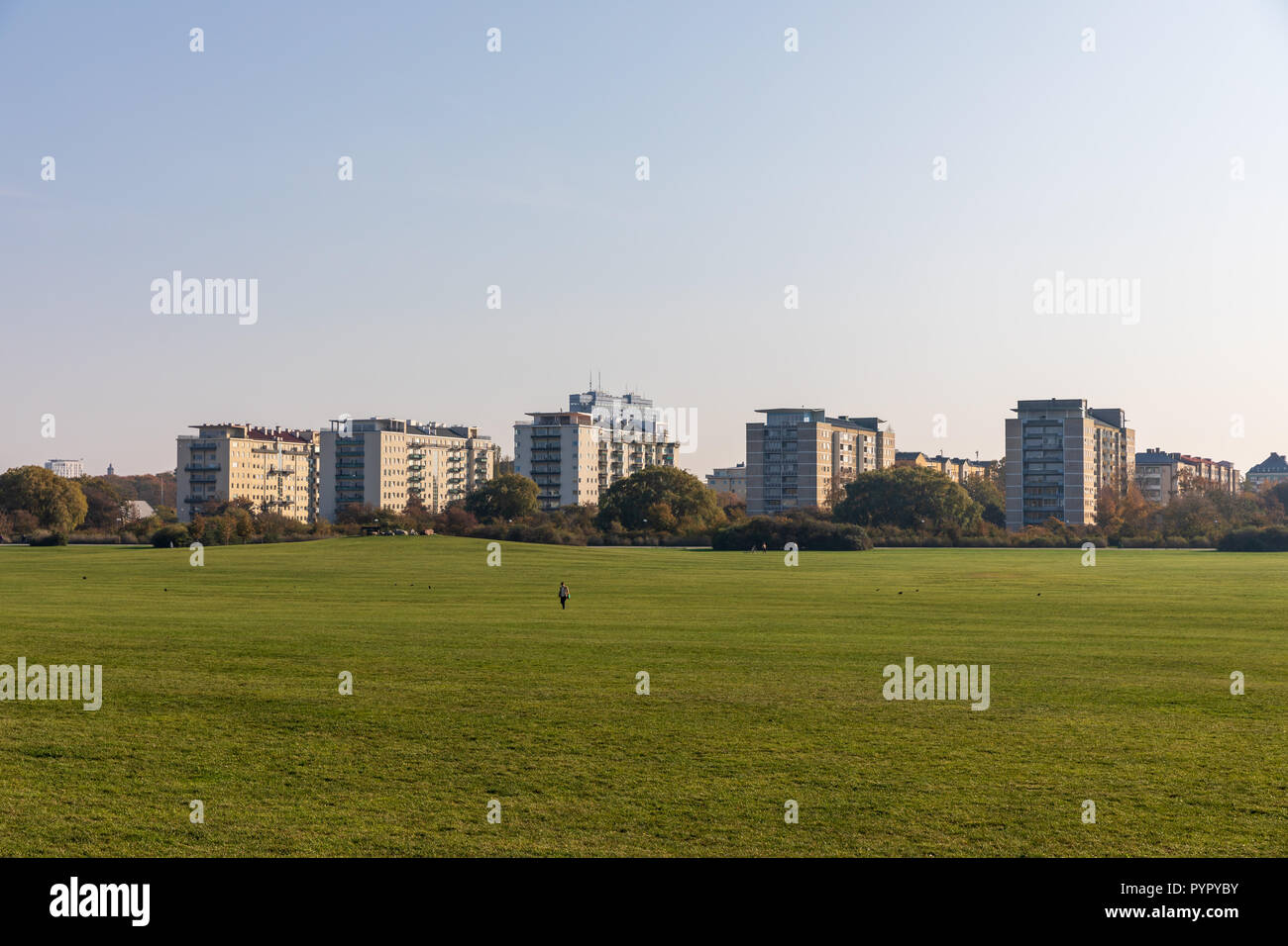 Grass buildings hi-res stock photography and images - Alamy
