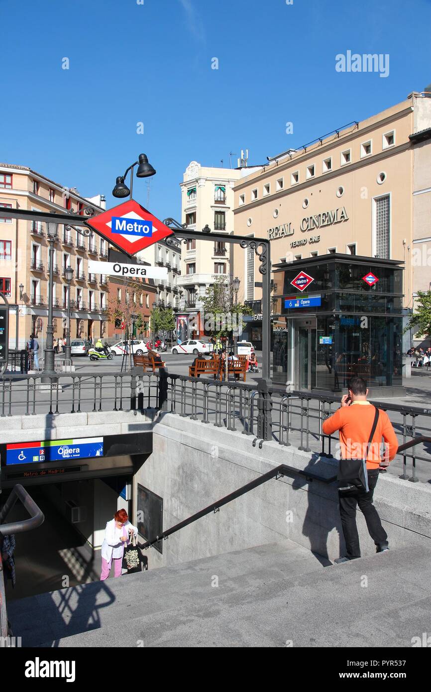 Entrance to opera metro hi-res stock photography and images - Alamy