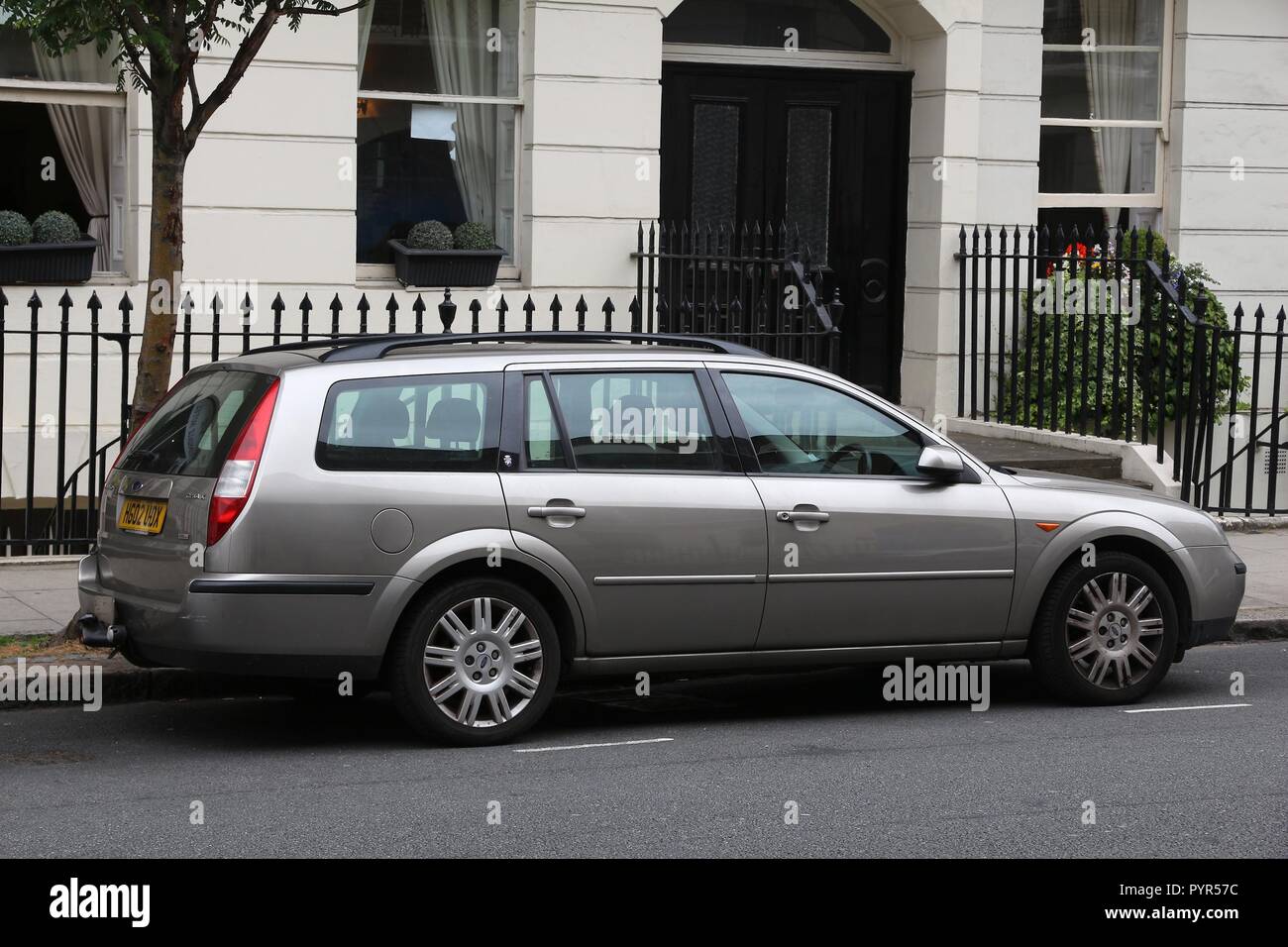 Ford mondeo uk hi-res stock photography and images - Alamy