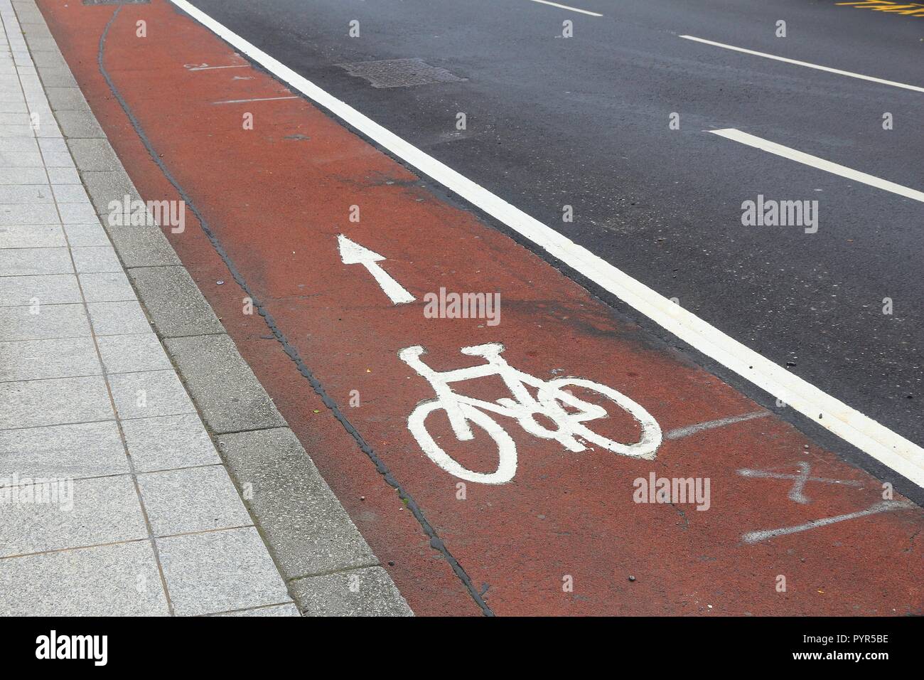 Leeds cycle lane hi-res stock photography and images - Alamy