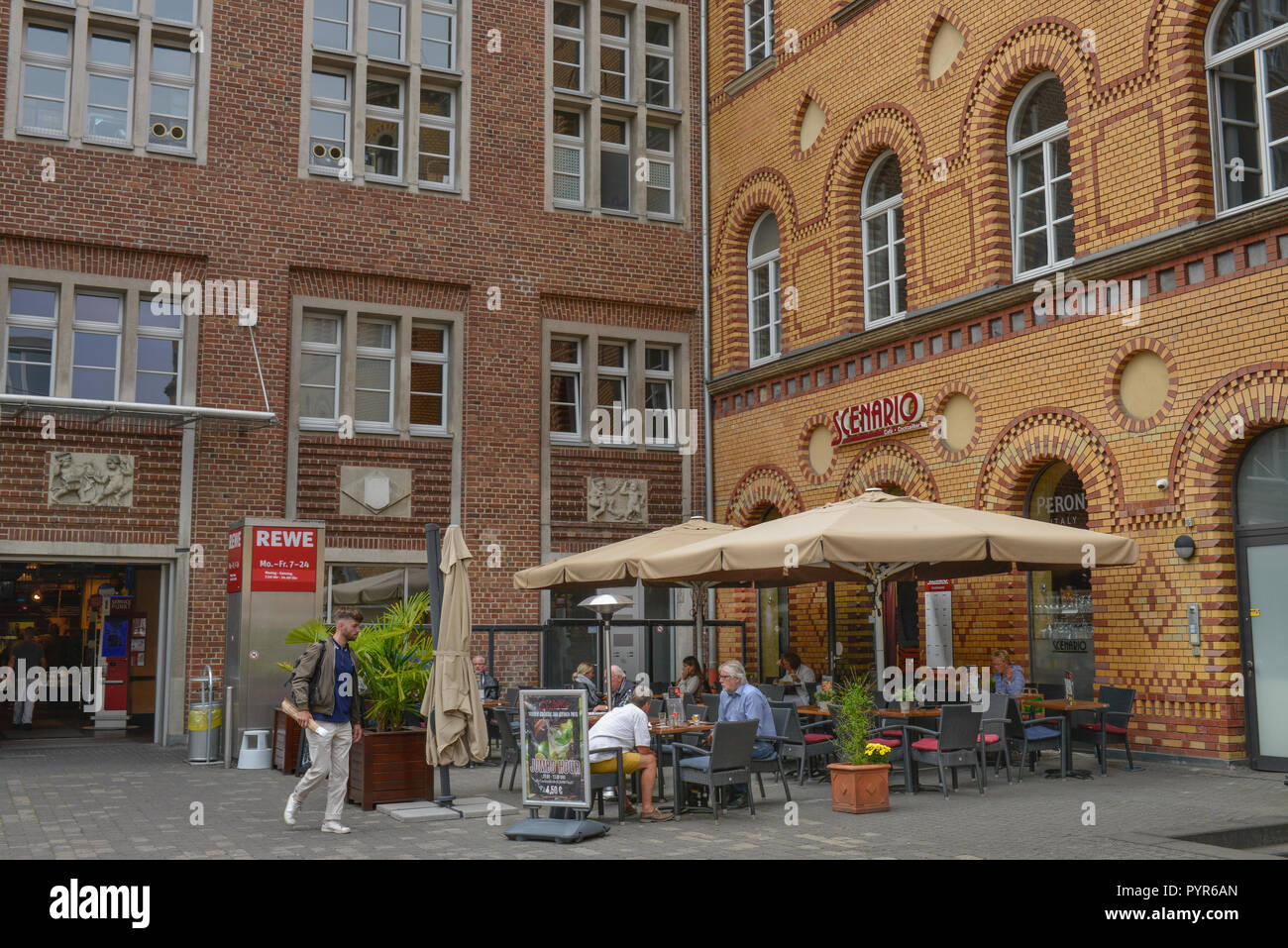 Capuchin square hi-res stock photography and images - Alamy