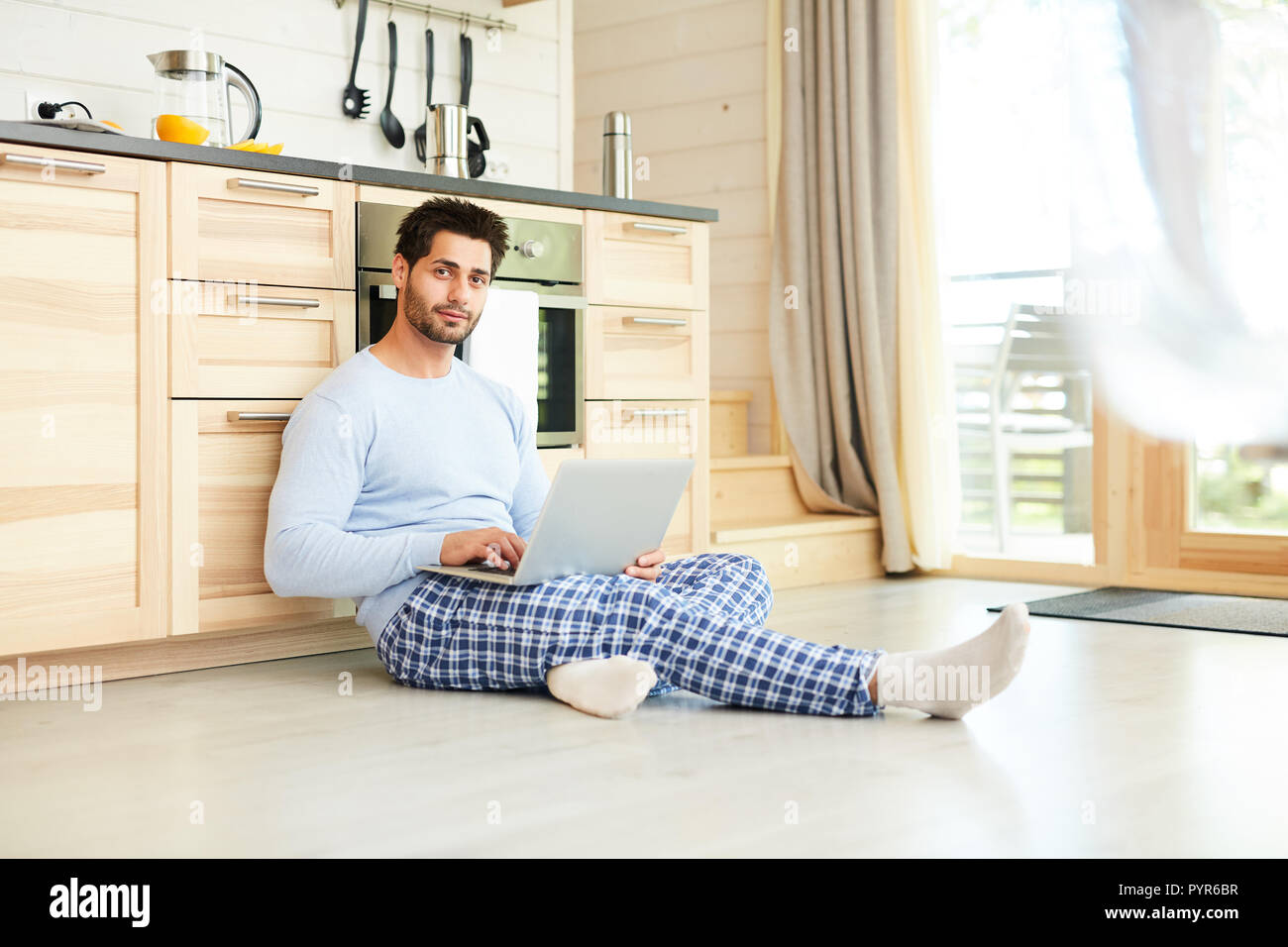 Freelancer sitting hi-res stock photography and images - Alamy