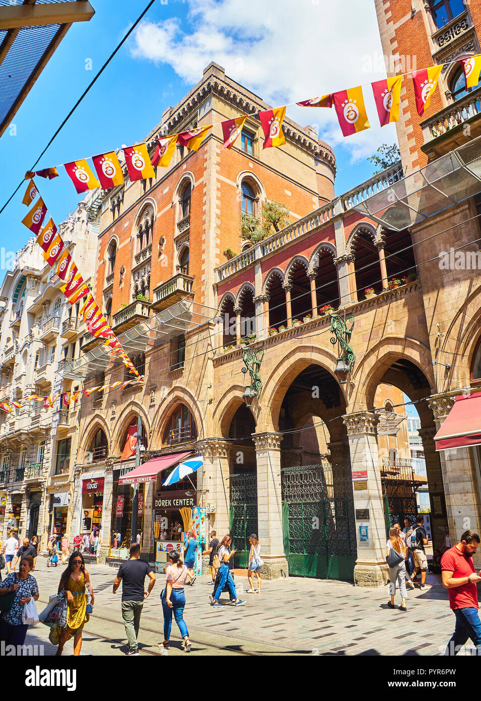 Citizens walking facing the Saint Anthony of Padua, the largest Roman ...