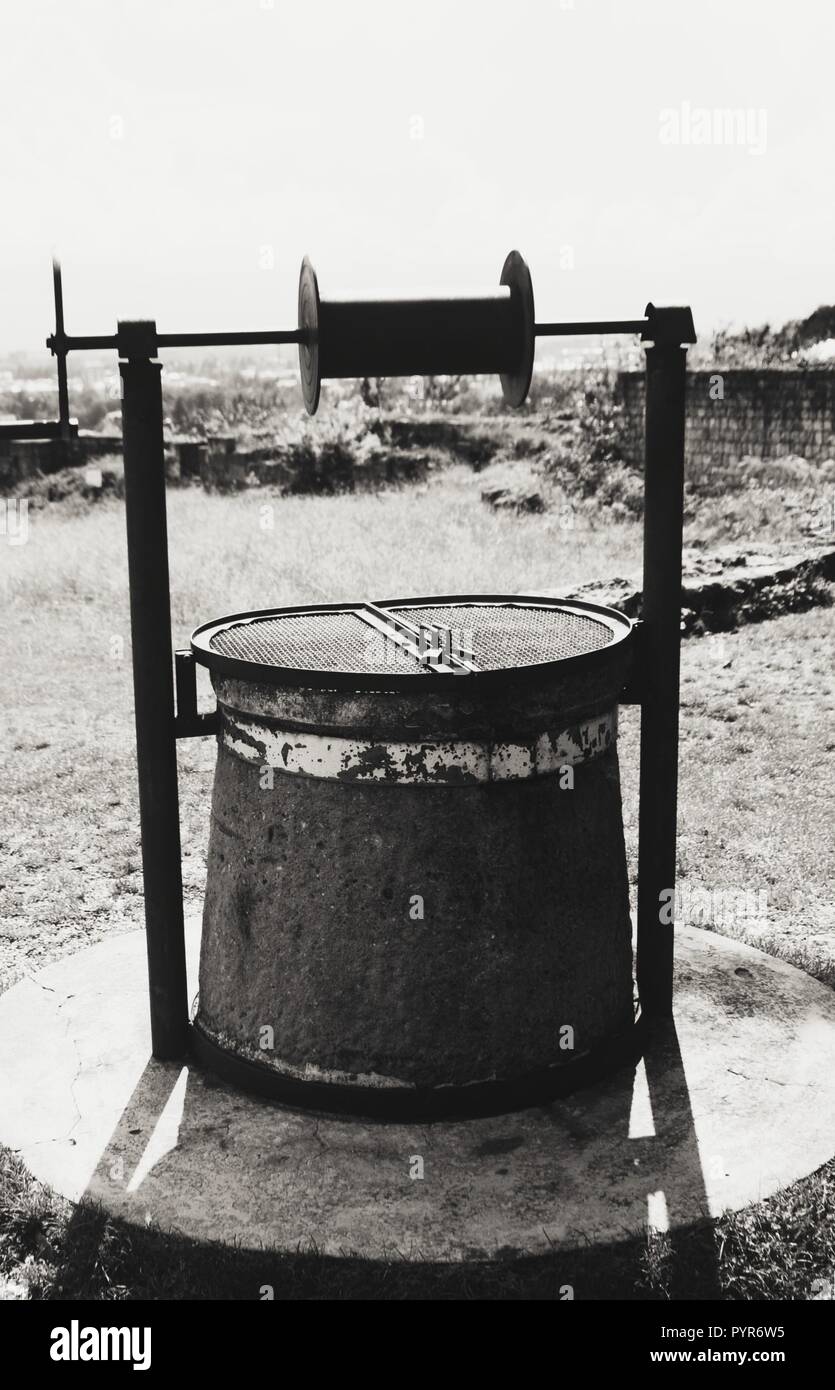 Well picture hi-res stock photography and images - Alamy