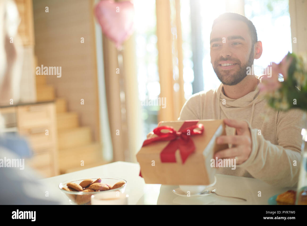 Male caring for young hi-res stock photography and images - Alamy