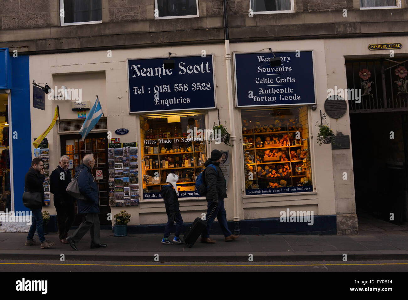 Edinburgh city Life Stock Photo - Alamy
