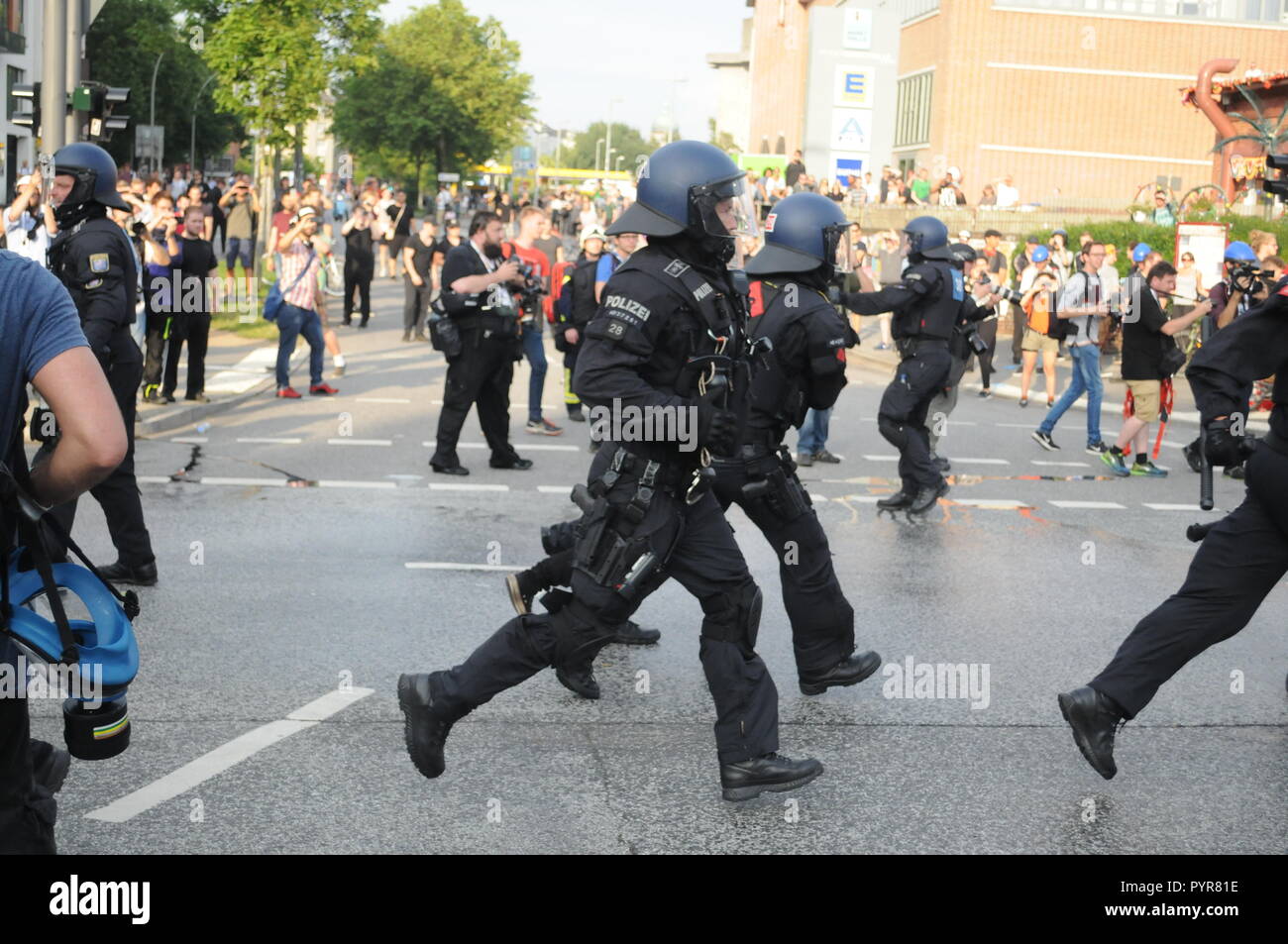 Anti G20 protest turn into violent urban riots in Hamburg, Germany ...