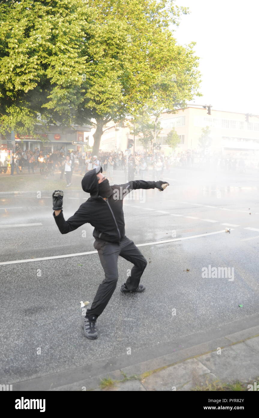 Anti G20 protest turn into violent urban riots in Hamburg, Germany ...