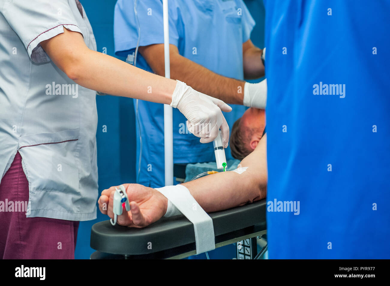 Anesthesiologist anesthetic nurse hi-res stock photography and images ...