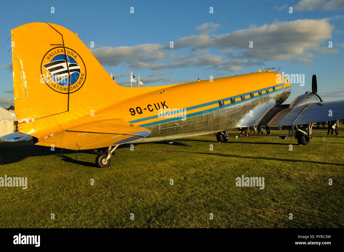 Douglas dc 3 skytrain hi-res stock photography and images - Alamy