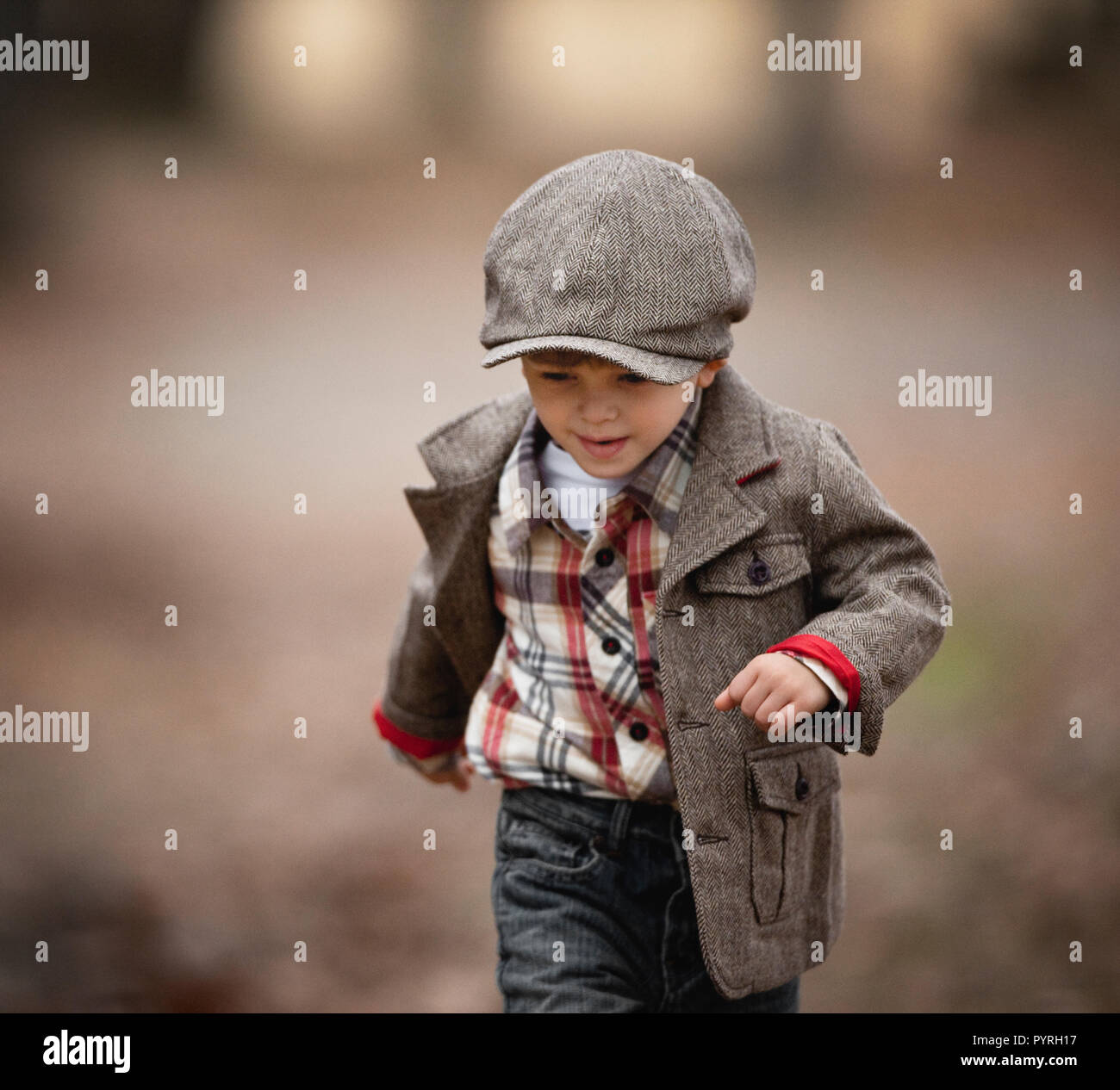 Little boy running Stock Photo - Alamy