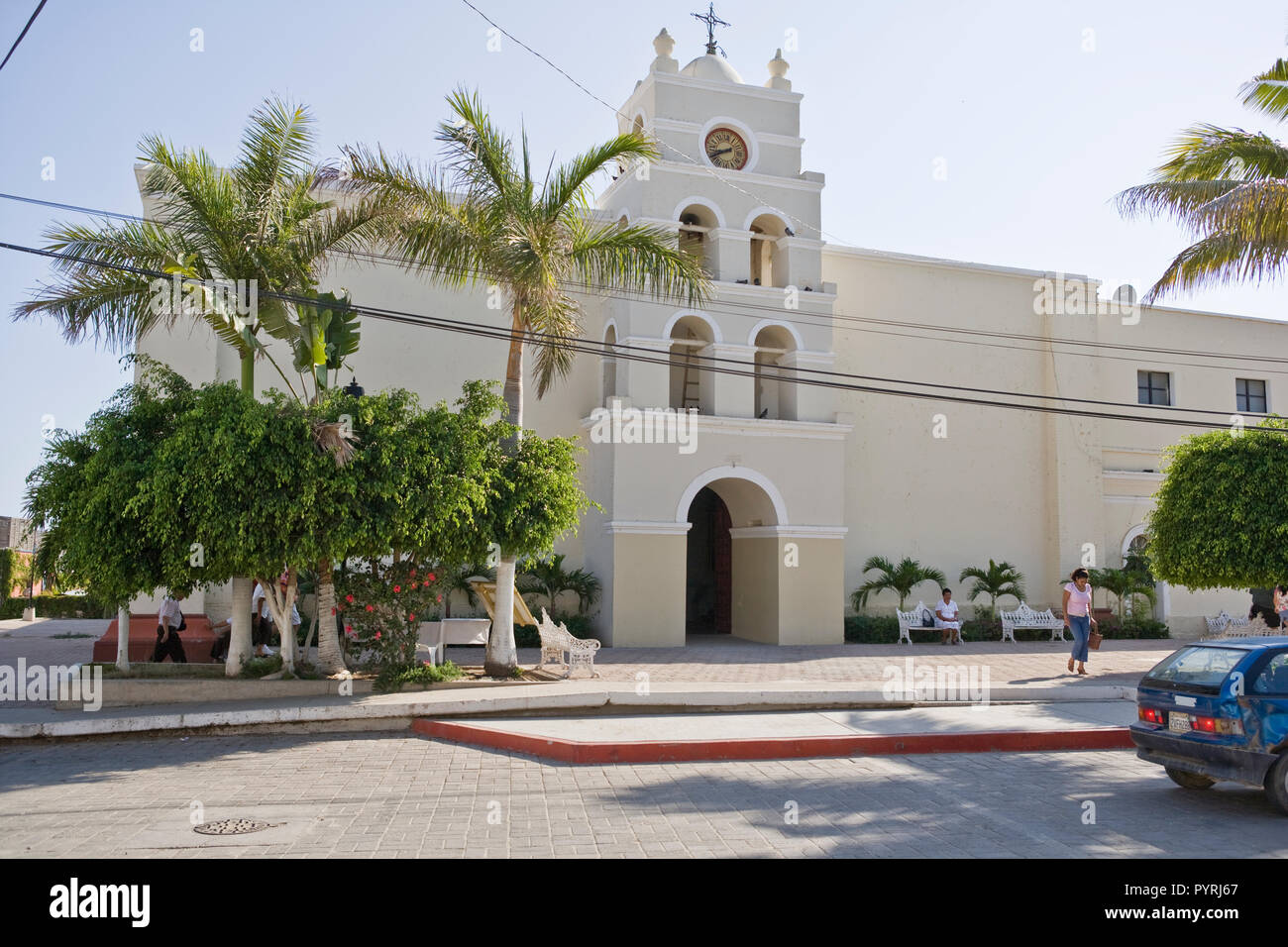 Churches with palm trees hi-res stock photography and images - Alamy
