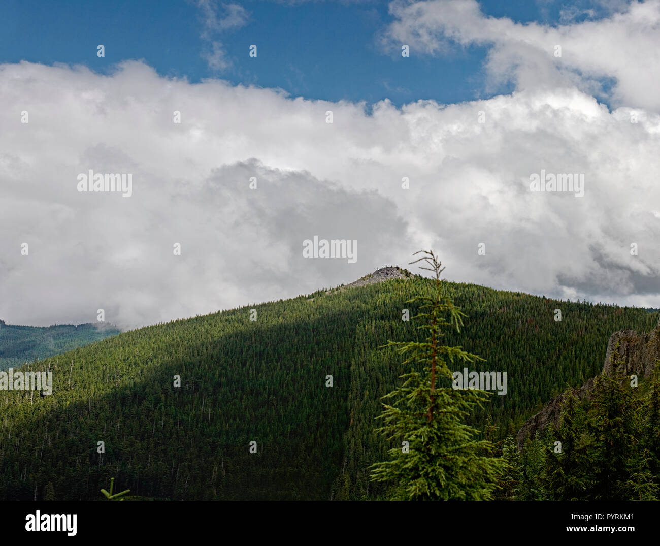 Natural beauty outdoor mountains hi-res stock photography and images ...