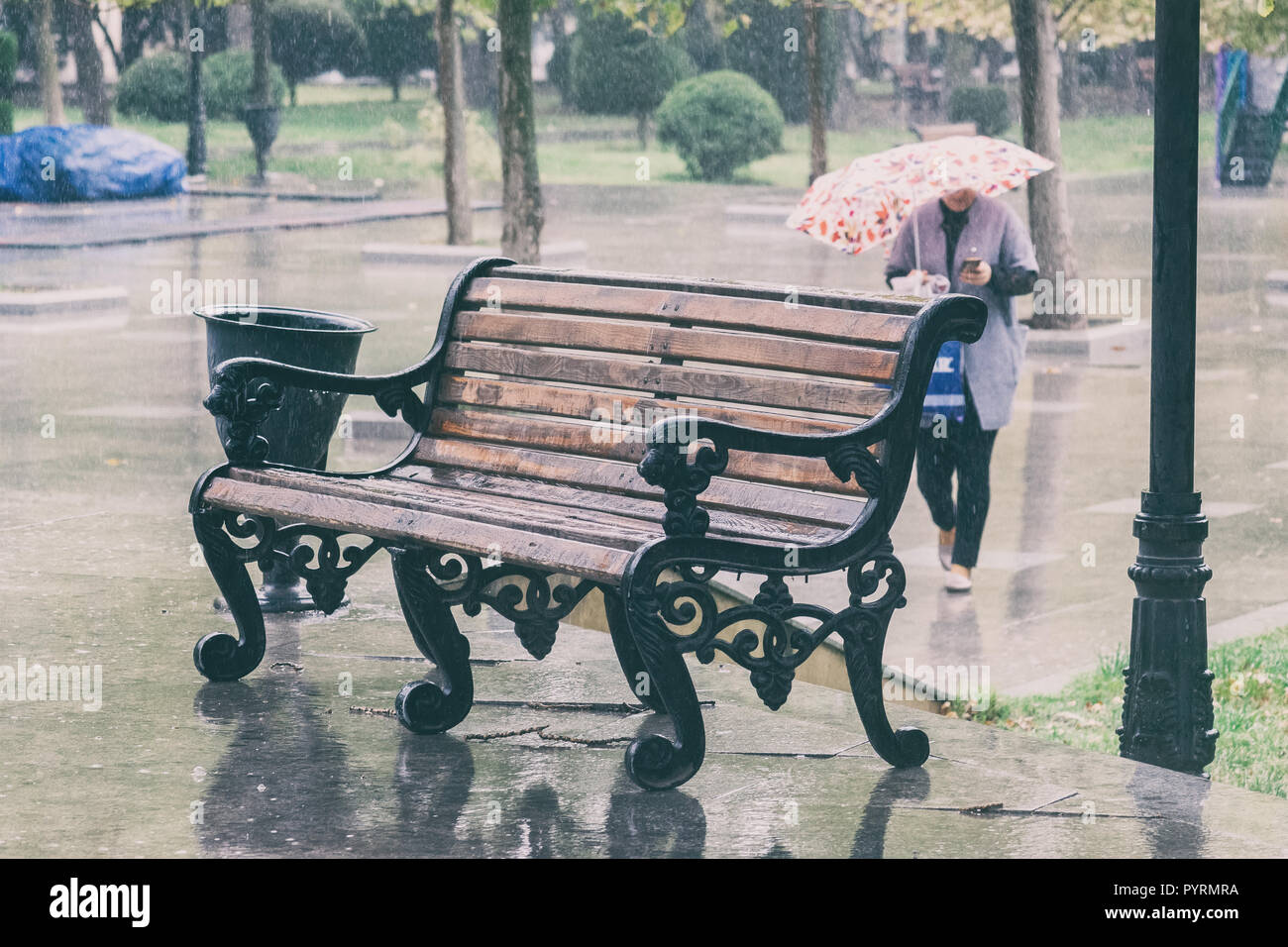 Rainy city splash hi-res stock photography and images - Alamy