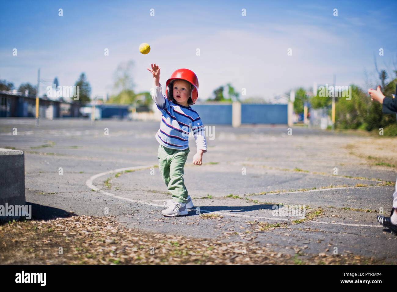Throwing baseball hi-res stock photography and images - Alamy